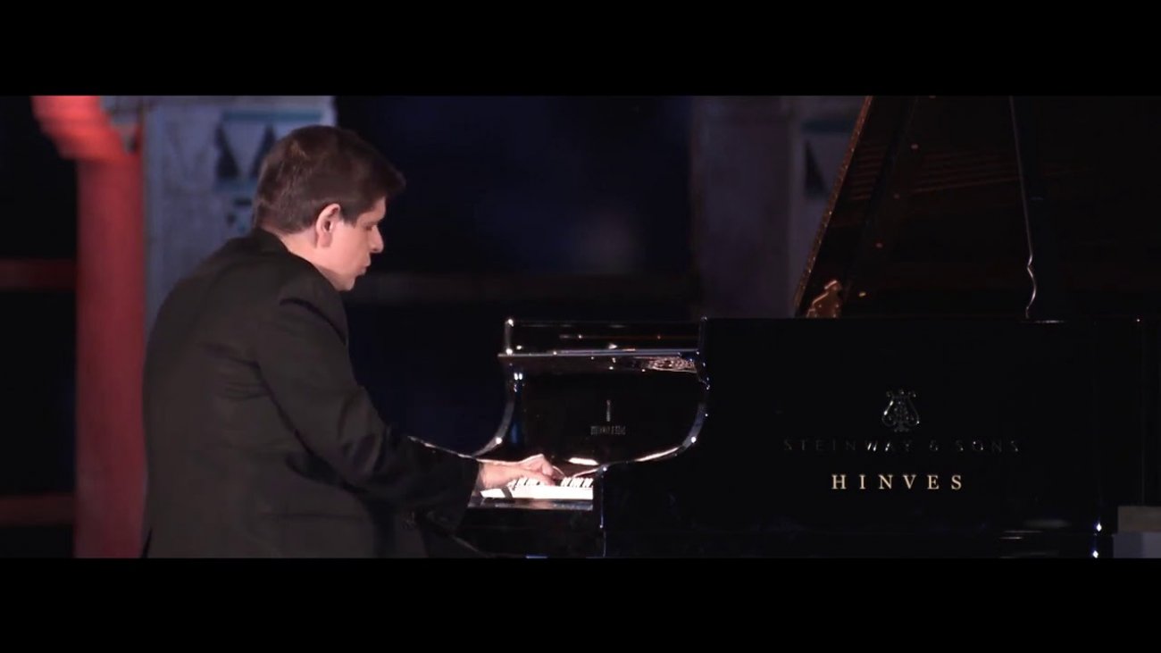 Javier Perianes | HarrisonParrott