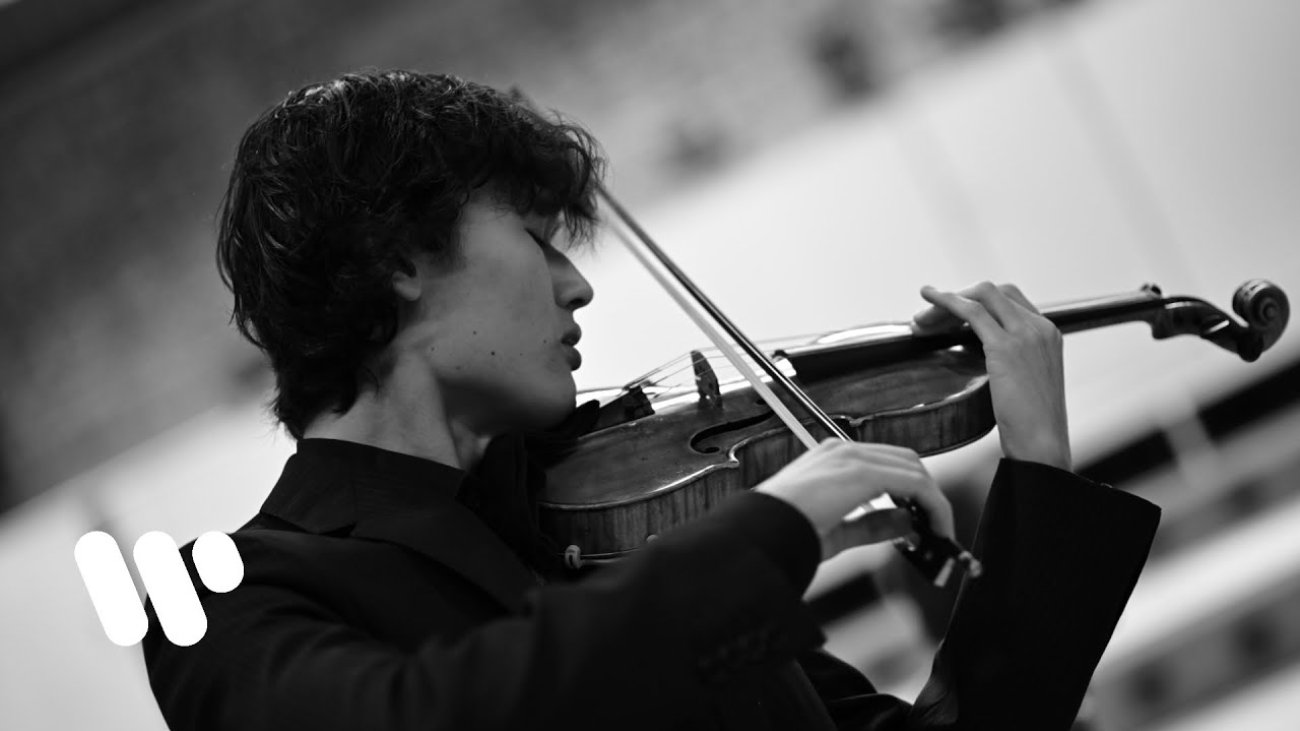 Daniel Lozakovich | HarrisonParrott