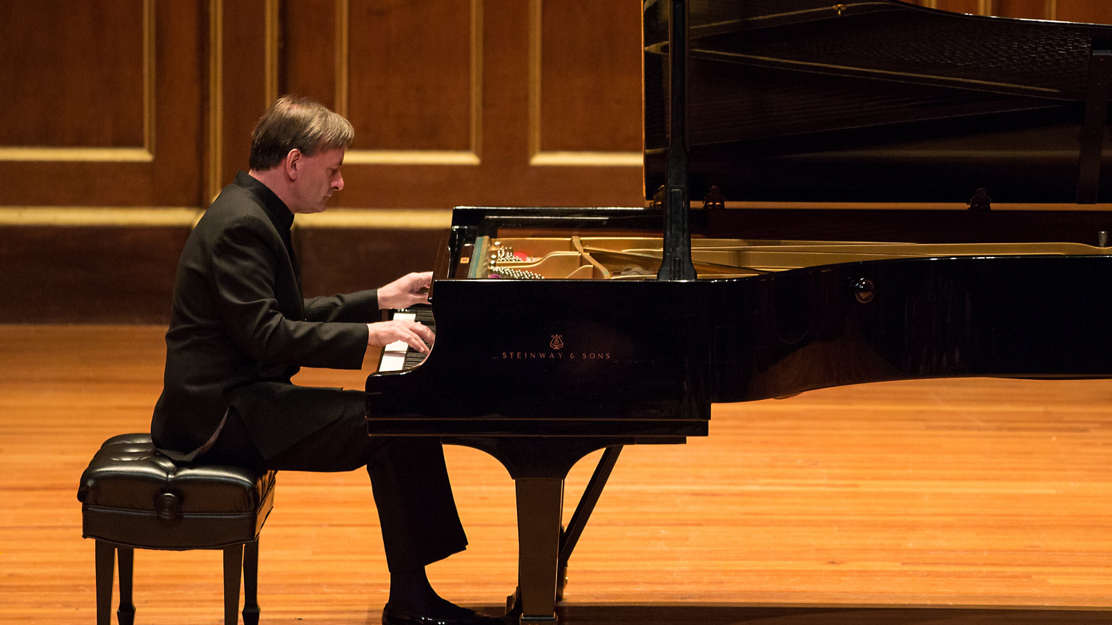 Sir Stephen Hough performs Brahms with BBC Symphony Orchestra ...