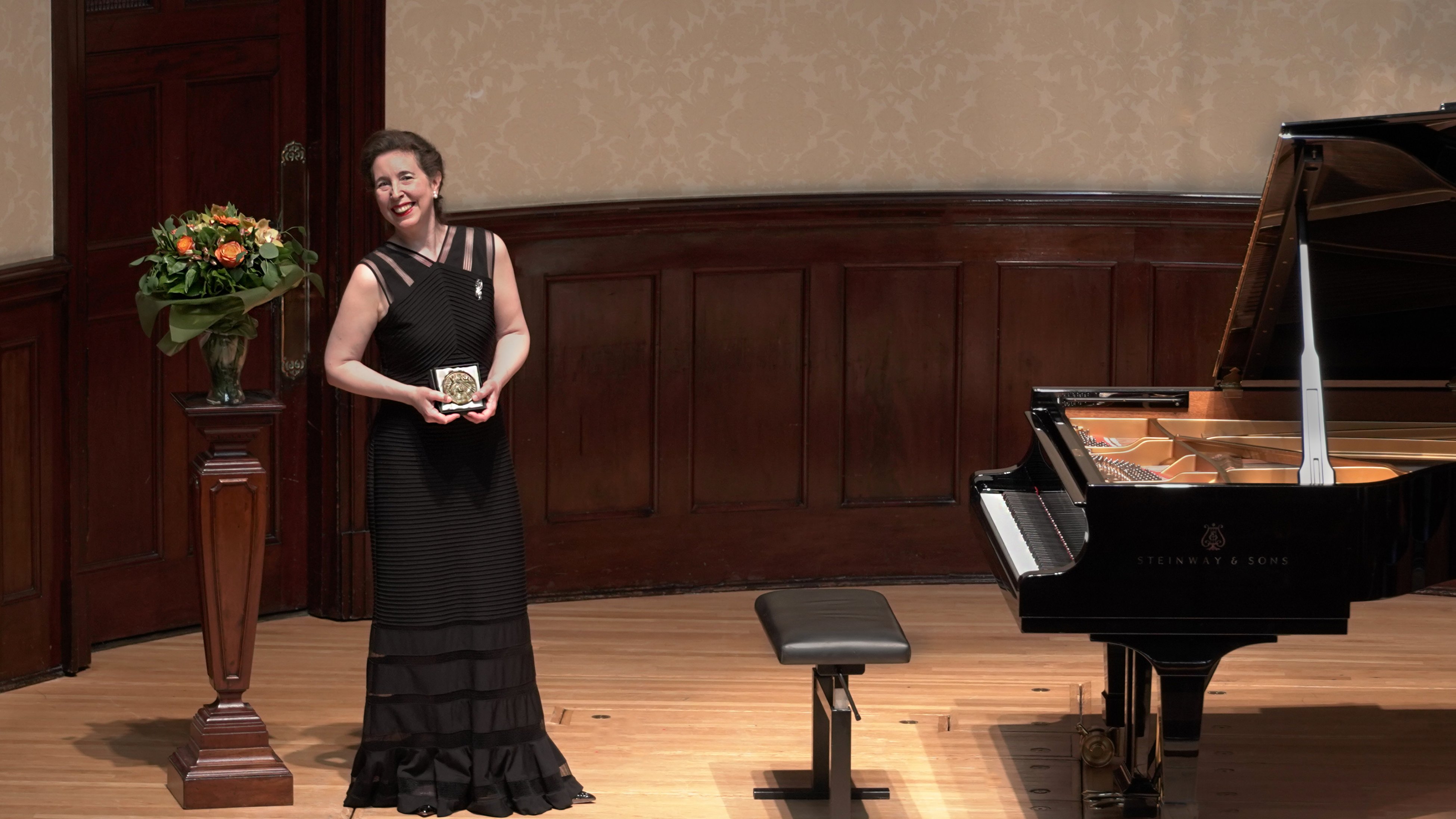 Angela Hewitt | HarrisonParrott