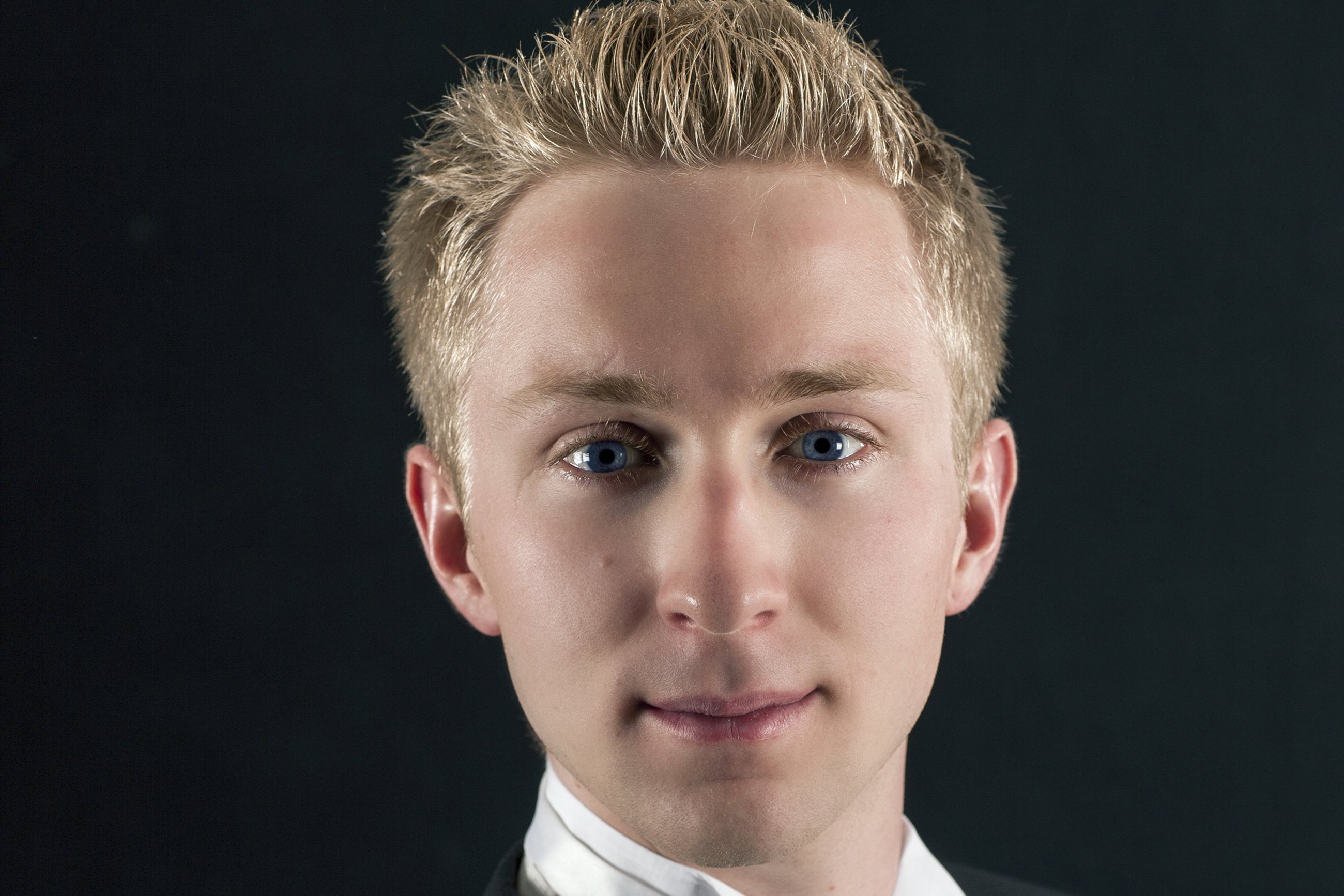 PATRICK HAHN DEBUTS AT ELBPHILHARMONIE WITH HAMBURGER SYMPHONIKER ...