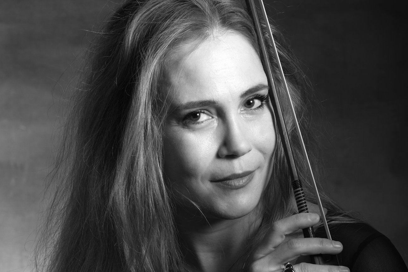 LEILA JOSEFOWICZ PERFORMS WITH THE LONDON SYMPHONY ORCHESTRA ...