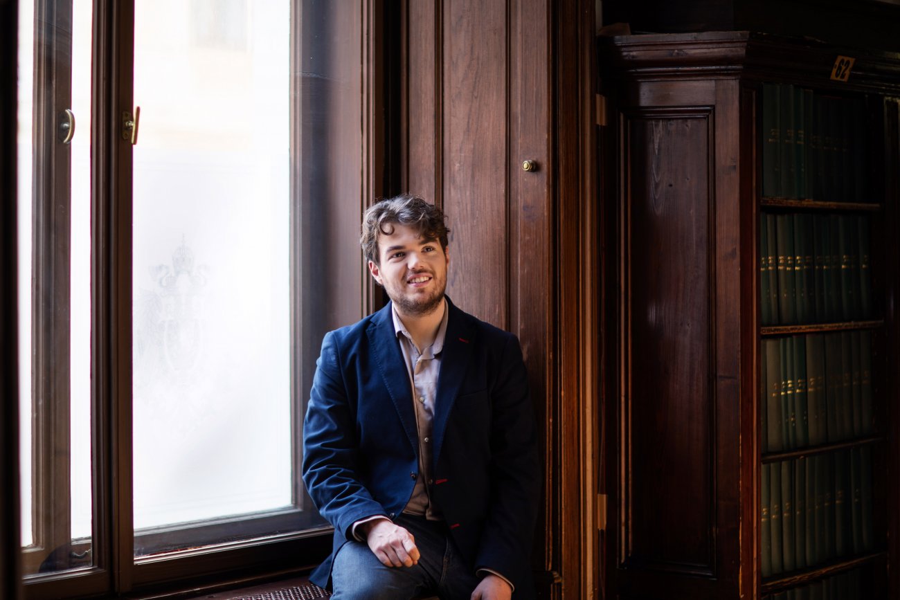 Timothy Ridout plays Walton's Viola Concerto | HarrisonParrott