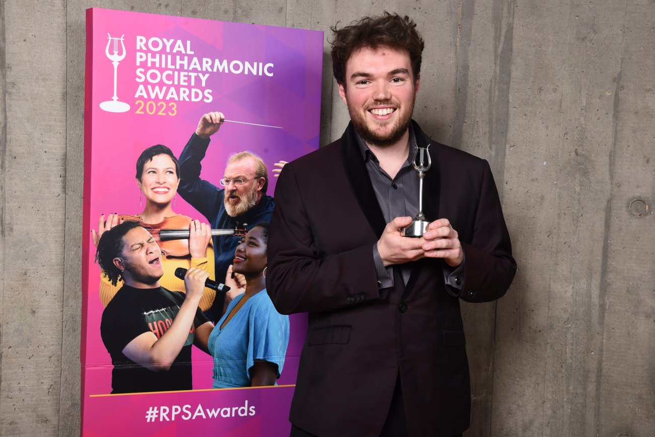 Timothy Ridout wins Young Artist Award at RPS Awards 2023 | HarrisonParrott