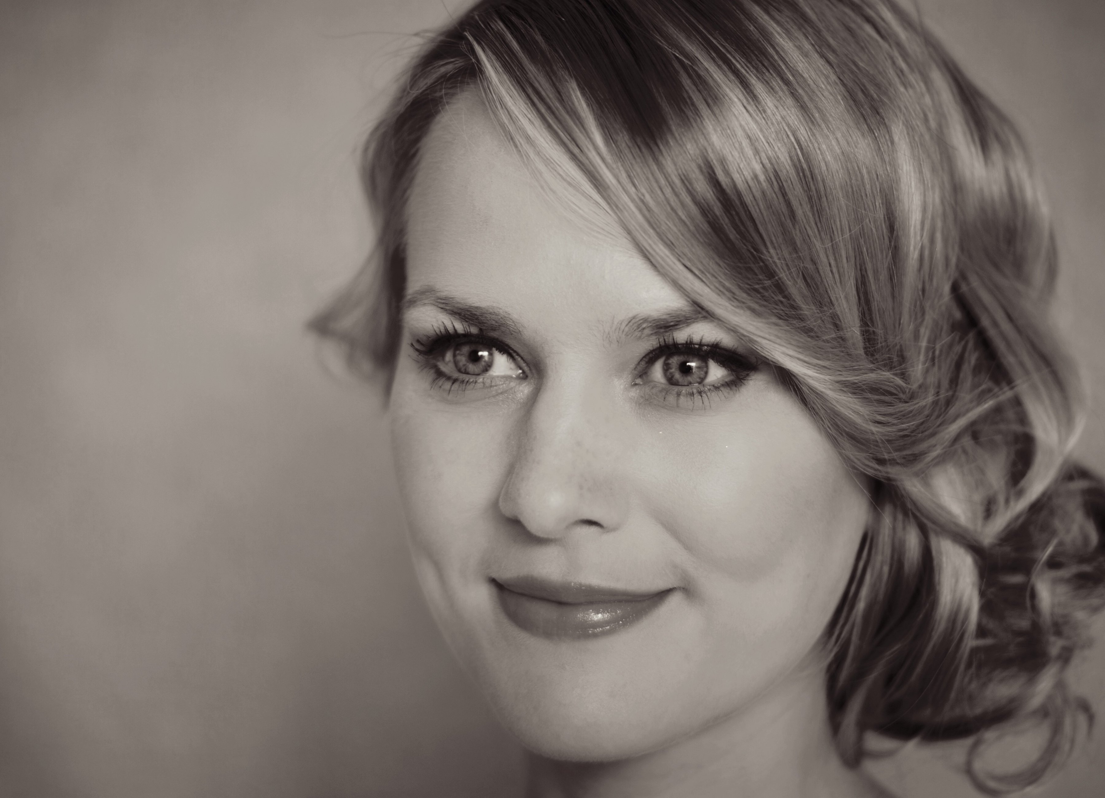 Mari Eriksmoen sings Die Schöpfung in a staged version by La Fura dels ...