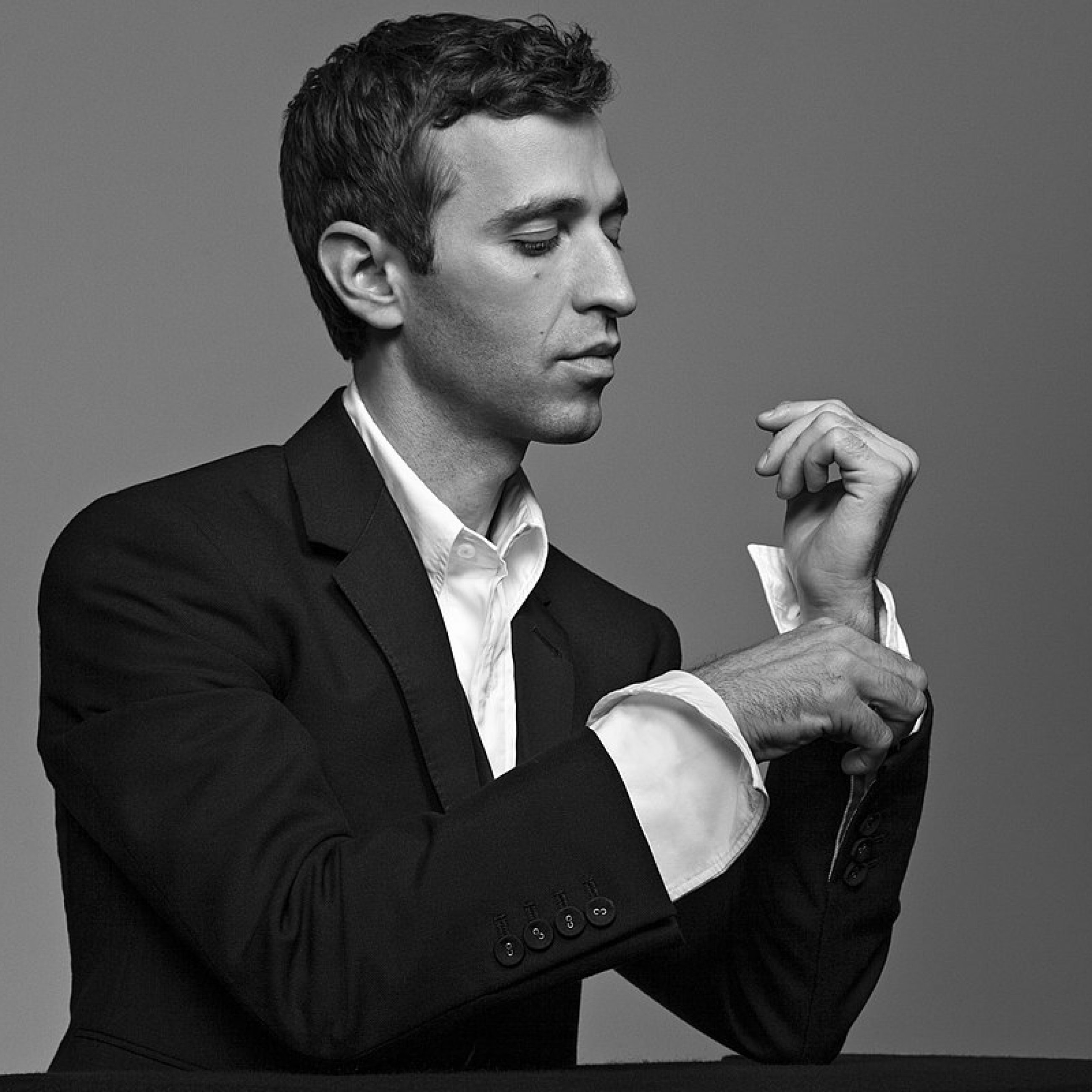 Anthony Roth Costanzo | HarrisonParrott