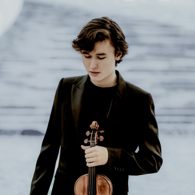 Daniel Lozakovich | HarrisonParrott